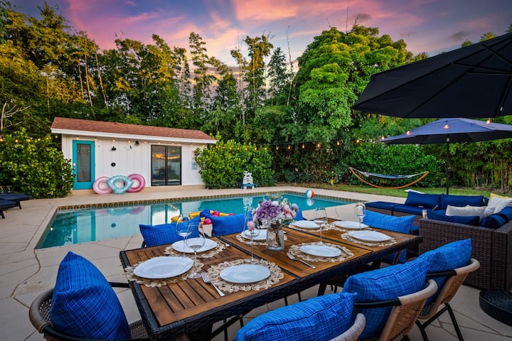 Tropical Retreat: Pool, Fire Pit & Backyard Oasis - Palm Beach, FL