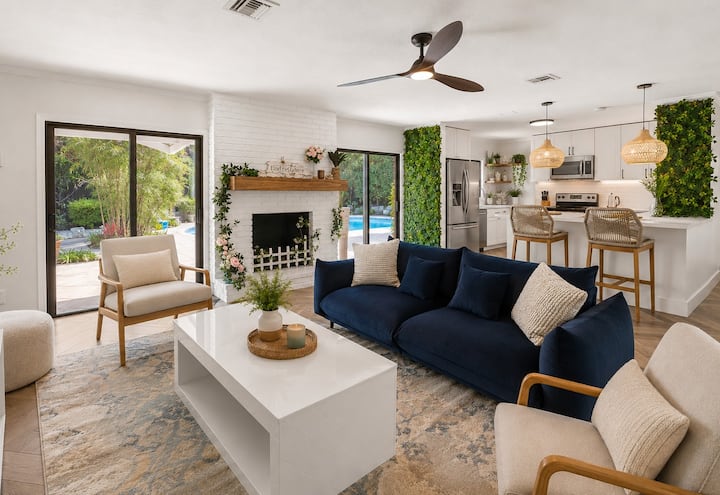 Tropical Retreat: Pool, Fire Pit & Backyard Oasis - Palm Beach, FL
