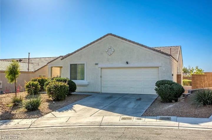 5 Bedroom Single Story Cozy Home - North Las Vegas, NV
