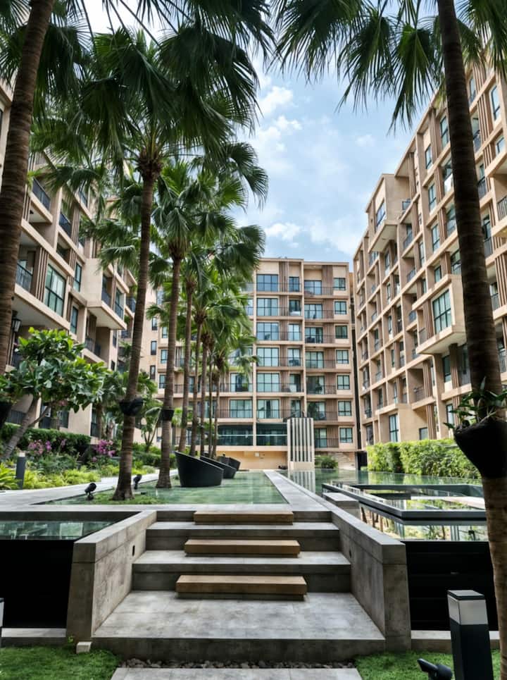 Cozy Suite With Pool View In The Heart Of Phuket - Phuket