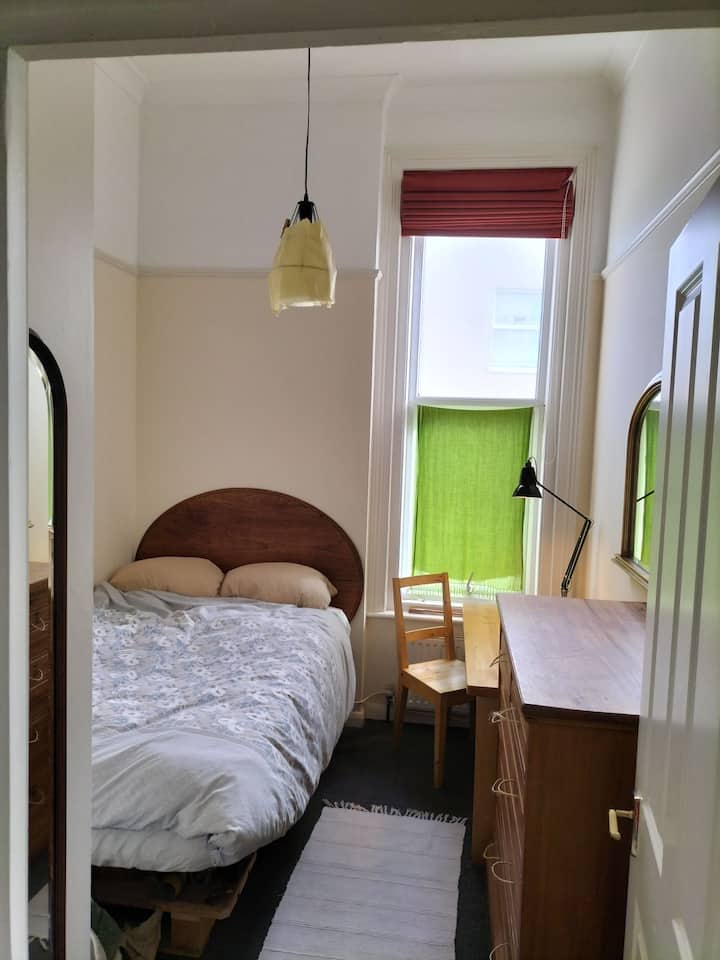 Cozy Sea View Room - Hastings