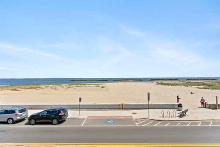 Ocean House Boston - Revere Beach, MA
