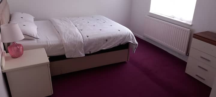 Double Room In Crawley, Close To Gatwick Airport - Horsham