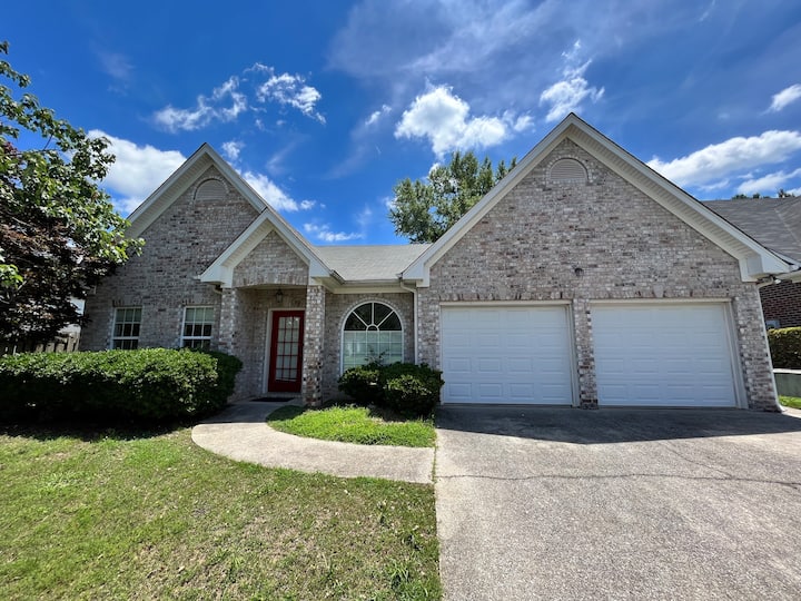 Fenced 3 Bedroom Single Story - Hoover, AL