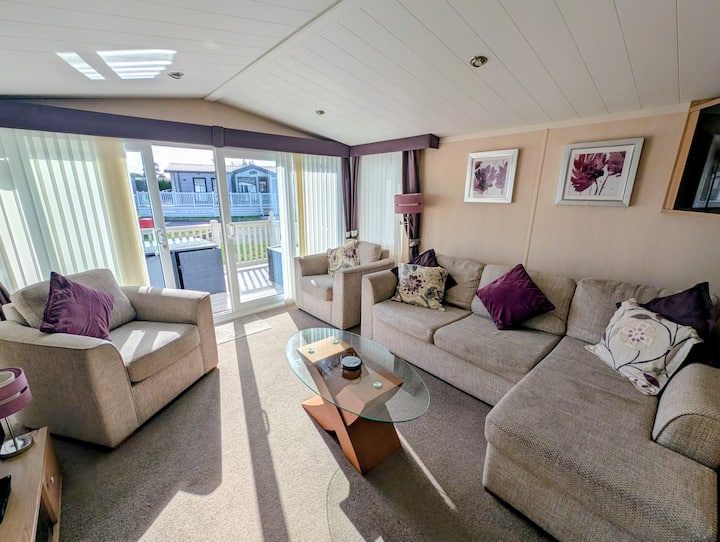 Restful Coastal 2 Br Escape Near Avon Beach - Hampshire
