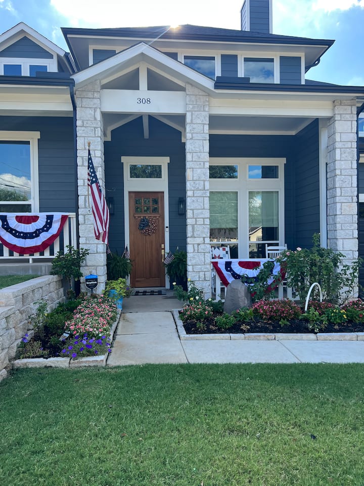 Luxurious, Downtown Stunner! - Mansfield, TX