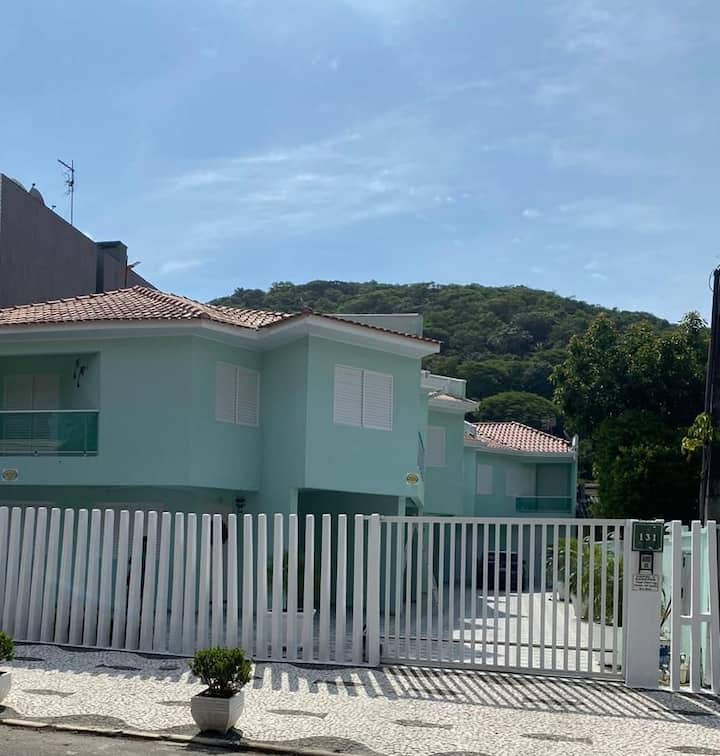 Sobrado Bem Localizado Em Caiobá - Matinhos