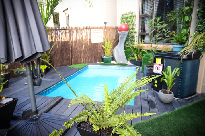 Airport Luxury Retreat | Heated Pool | Or Tambo - Kempton Park