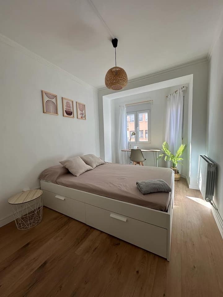 Piso Reformado Miguel Servet Cinco Habitaciones - Zaragoza, España