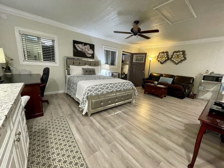 Private Detached Studio W/ Patio - Huntington Beach, CA