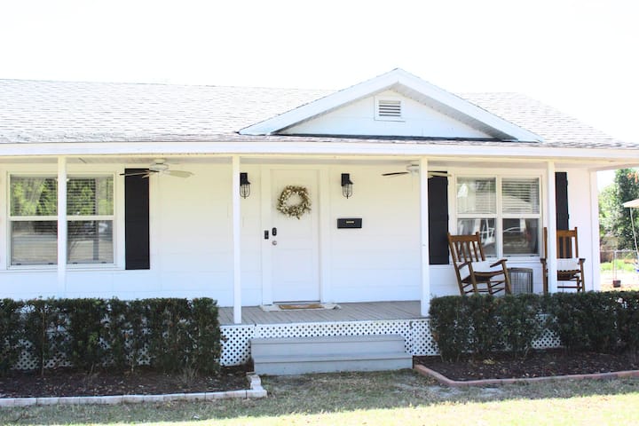 3 Bedroom Centrally-located Home | Pet-friendly - Lakeland, FL