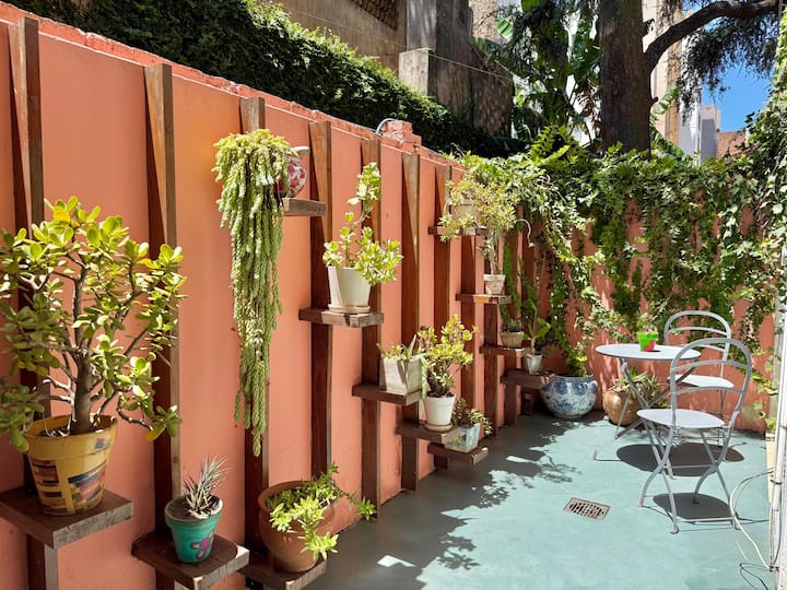 Planta Baja Con 3 Patios Llenos De Plantas Y Luz - Rosario
