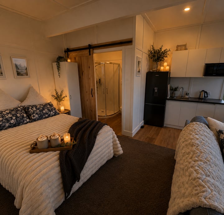 Candy Cottage - Ocean Views - Puhoi