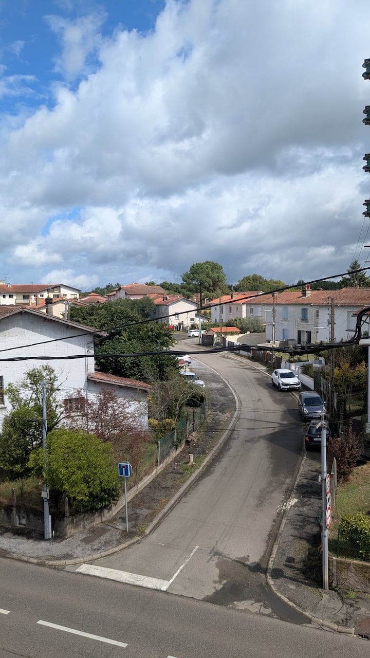 Low Cost Petit Studio A Dax Dans Immeuble Ancient. - Dax