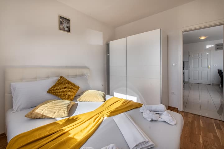 One-bedroom Apartment Fun With Terrace - Novalja