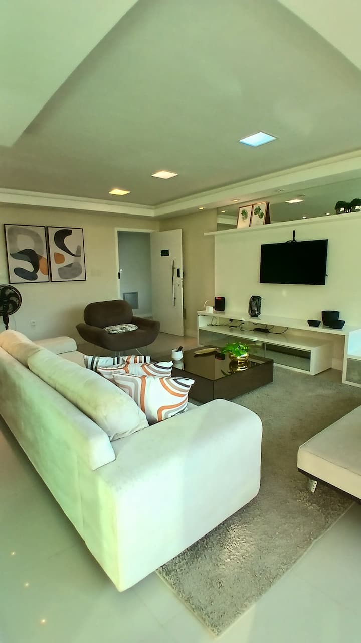 Condomínio Manoel Veríssimo
Apt 202 - São Luís