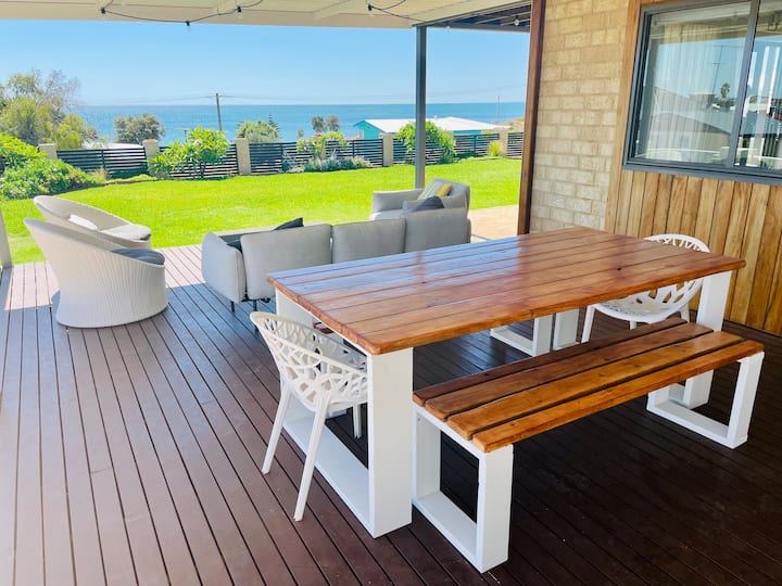 Stunning Falcon Beach House With Epic Ocean Views - Western Australia