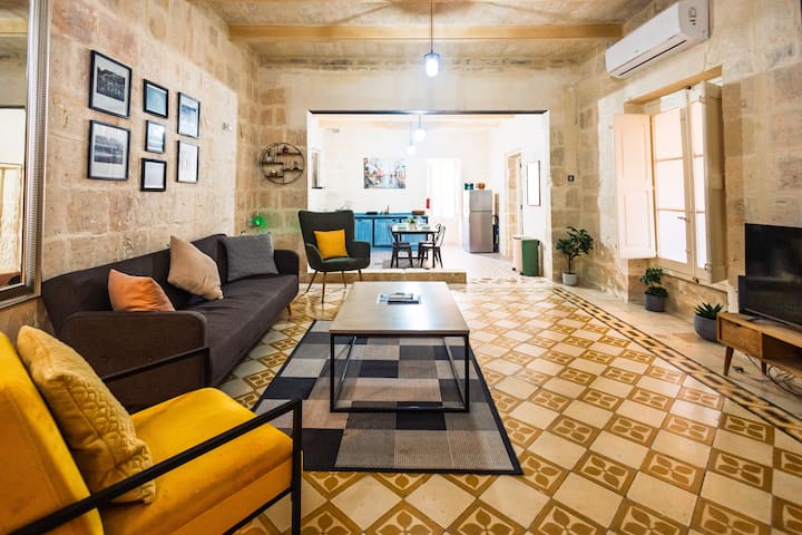 Chic, Stylish & Spacious Flat In Central Valletta - La Valette