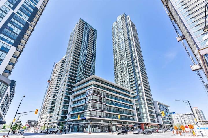 Beautiful & Cozy 2bed 2bath Condo Steps To Square1 - Mississauga