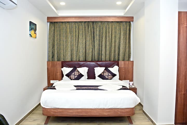 Hotel Royal Wings - Vadodara - 바도다라