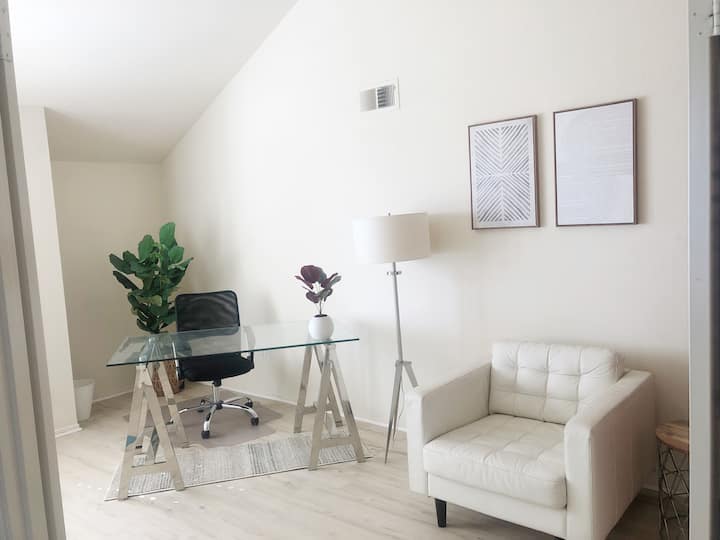 4br Home In A Park Quiet & Relax Close To Ucr - Moreno Valley, CA