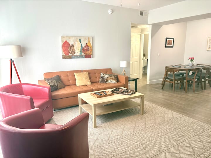 Luxury 2 Bdrm 2 Bath Apt Near Sports Arenas - Glendale, AZ