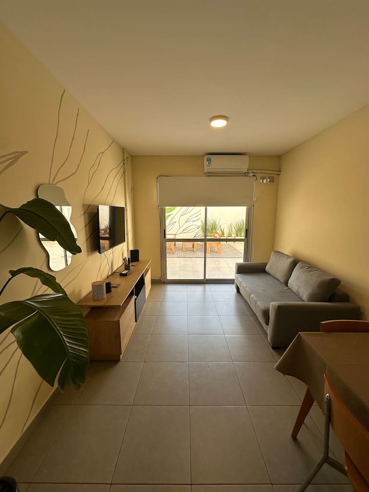 Apartment In Prime Location With Patio & Garage - Rosario