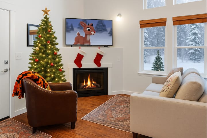 Cabin W/ Wifi, Fireplace, & Hot Tub For Christmas - Ashford, WA