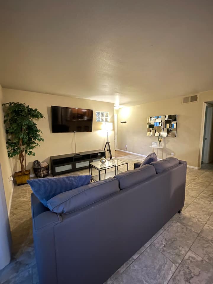Pool View! 2 Bed/2 Bath Condo! - Las Vegas, NV