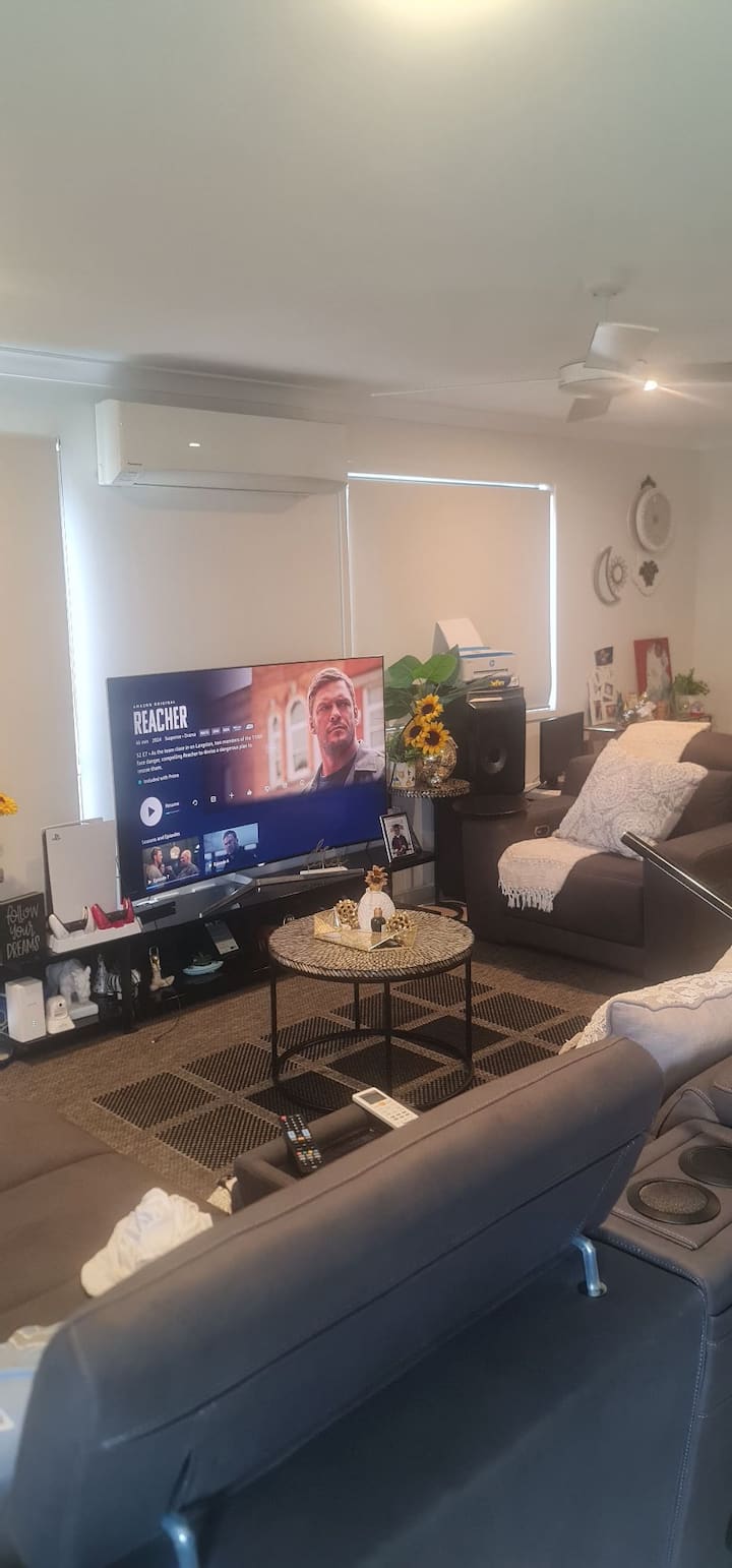 One Bedroom Available In A Two Storey House - Jacobs Well