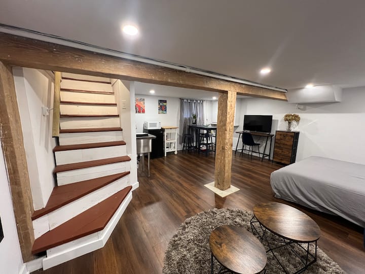 15% Off Feb - Suite Full Bath Downtown Leslieville - Toronto