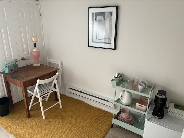 Private Suite In Little Portugal W/ Queen Bed - Toronto