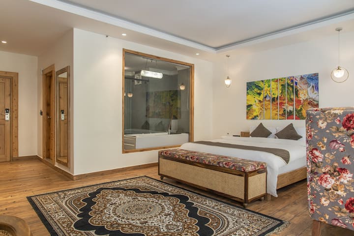 Premier Jacuzzi Room | Riverfront View | Kasol - Mandi