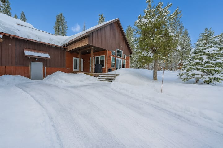 Base Camp Cabin+ac+hottub+4bdrm+wifi+20milestoynp - Island Park, ID