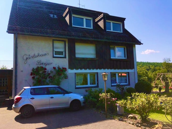 Großzügige Ferienwohnung Mit 3 Schlafz./ 8 Pers. - Winterberg