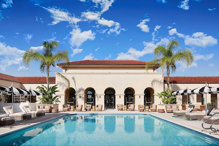 2 Pet-friendly Classic Units At Pasadena Hotel! - Pasadena, CA