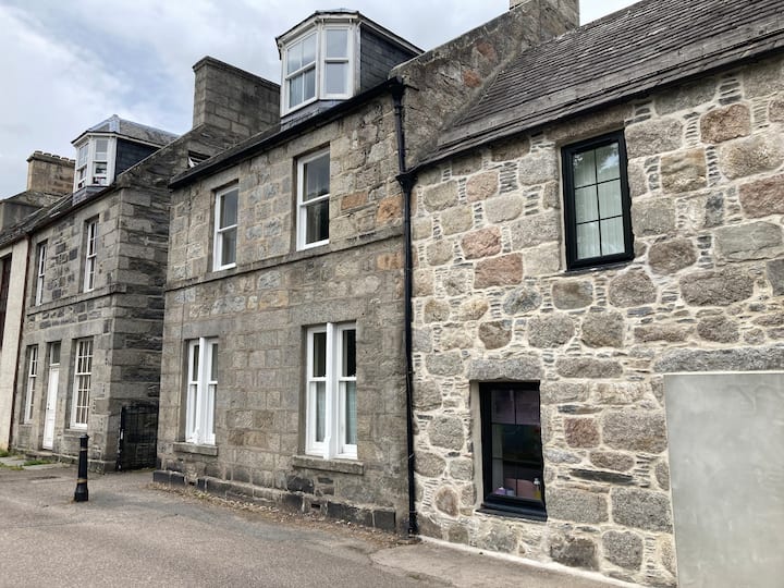 House - 11 The Square - Sleeps 6 - Grantown-on-Spey