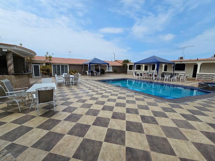 Hermosa Casa Familiar Con Piscina - Salinas