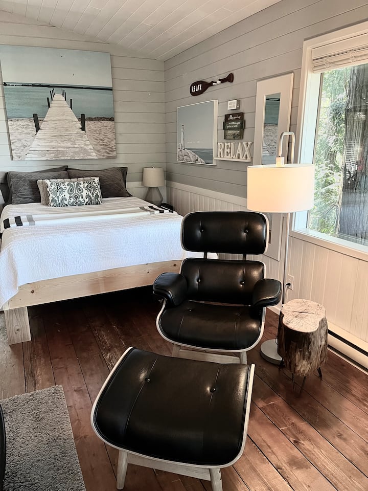 Felix Jack Guesthouse - North Pender Island