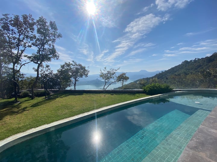 Excelente Casa Para Descansar Con Vista Al Lago. - Valle de Bravo