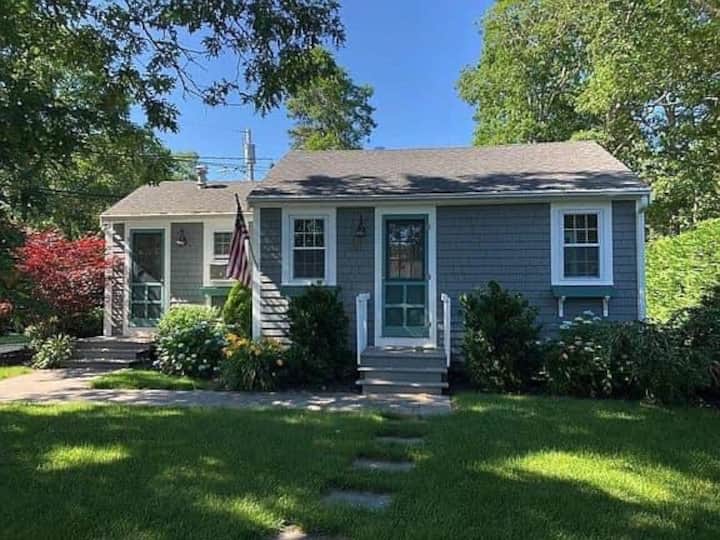 Beach Cottage In Popponesset - Mashpee, MA