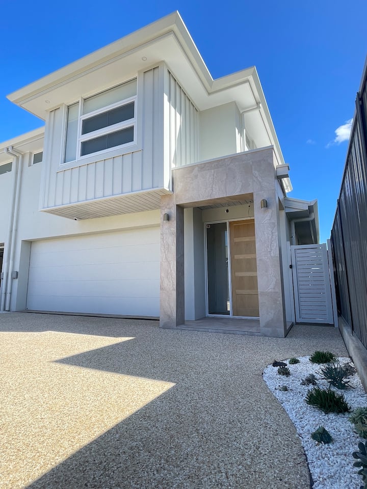 Brand New Home In Seaton - Port Adelaide
