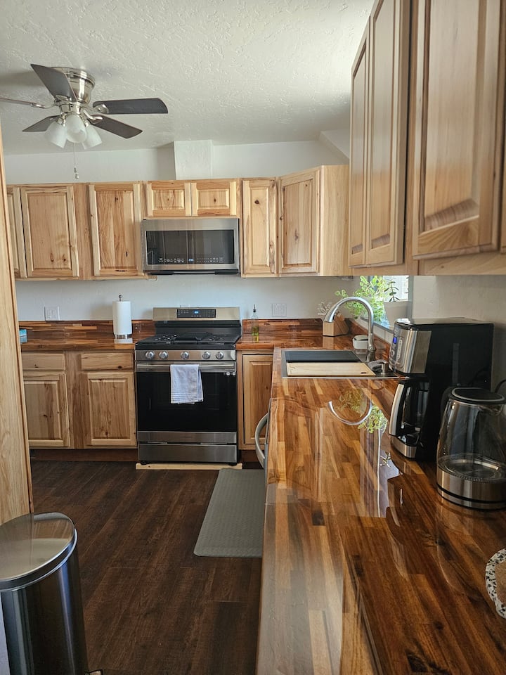 Broadwater House - Billings, MT