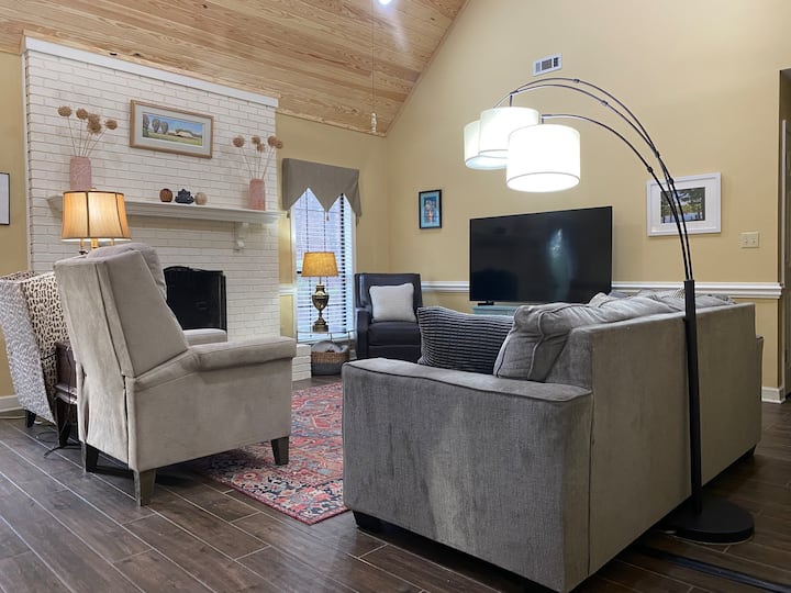 Cozy & Quiet 3 Bed 2 Bath 2 Miles From The Square - Oxford, MS