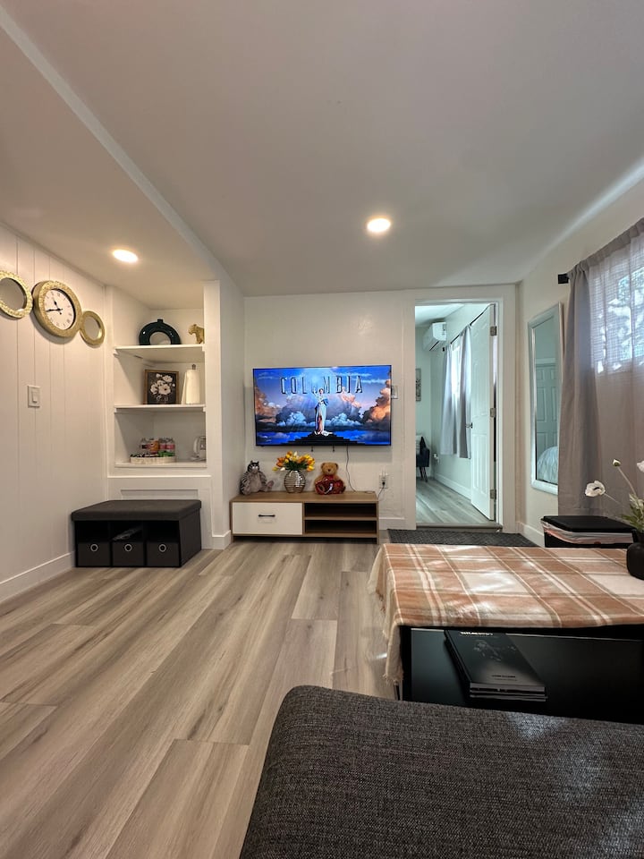 *Cozy Private Studio* In Westminster - Los Alamitos, CA