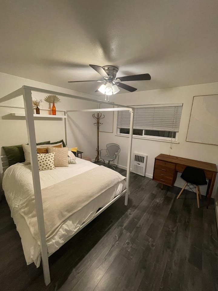 Affordable South Denver Room – Real & Relaxed - Denver, CO