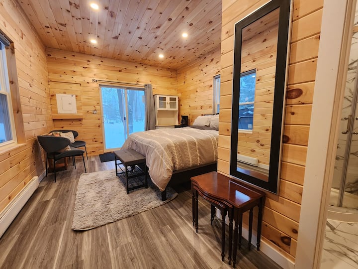 Cozy Cabin Spa In The Woods - Kawartha Lakes