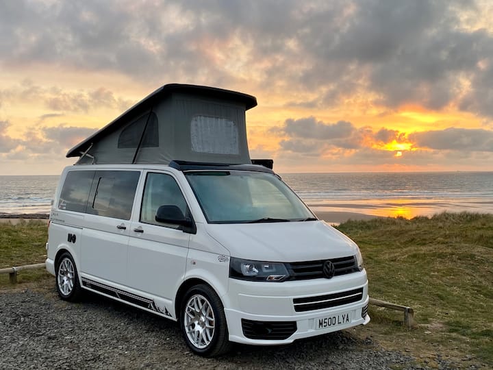 Maisie The Adventuring Campervan - イギリス ダービー
