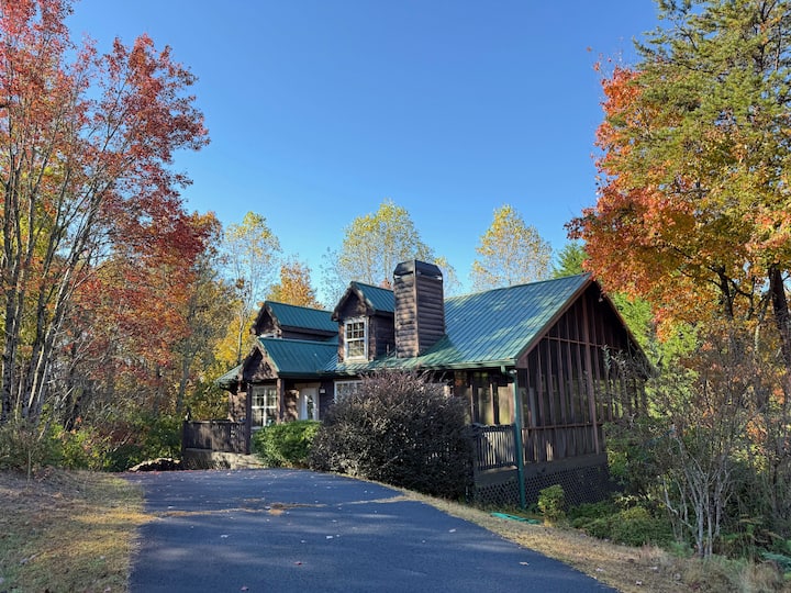 Cozy Mountain Retreat Near Helen - Sautee Nacoochee, GA