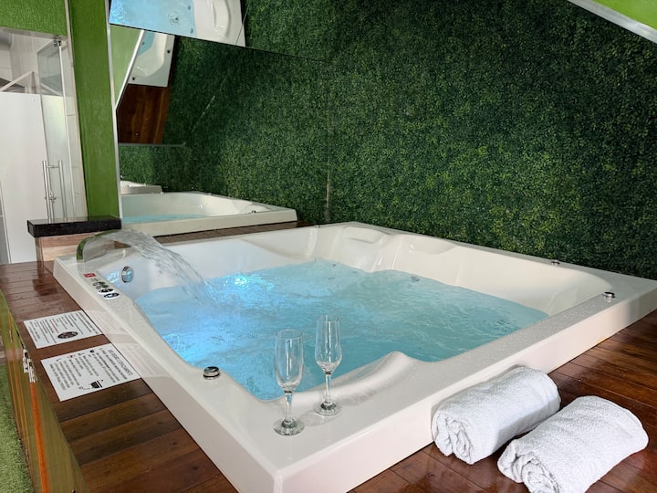 Suíte C Hidro - Tv 75 Som De Cinema/chuveiro Duplo - Belo Horizonte